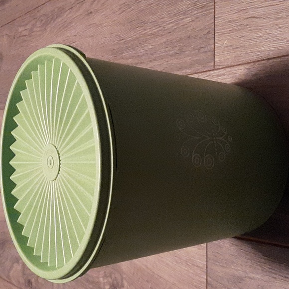 Tupperware | Kitchen | Vintage Green Tupperware Canister Container ...